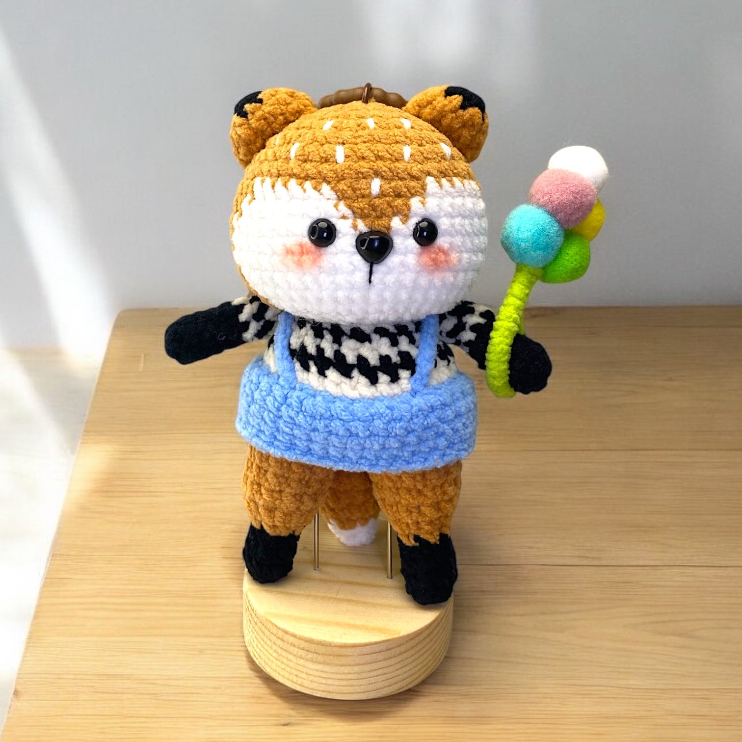 Foxxy Baddie with Balloons Crochet Keychain K0408 – ColorfulSheep
